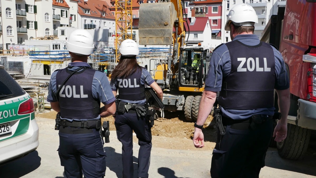 Doganierët gjermanë zbarkojnë për kontroll: Kosovari pa letra fshihet në banjon e baushtellës